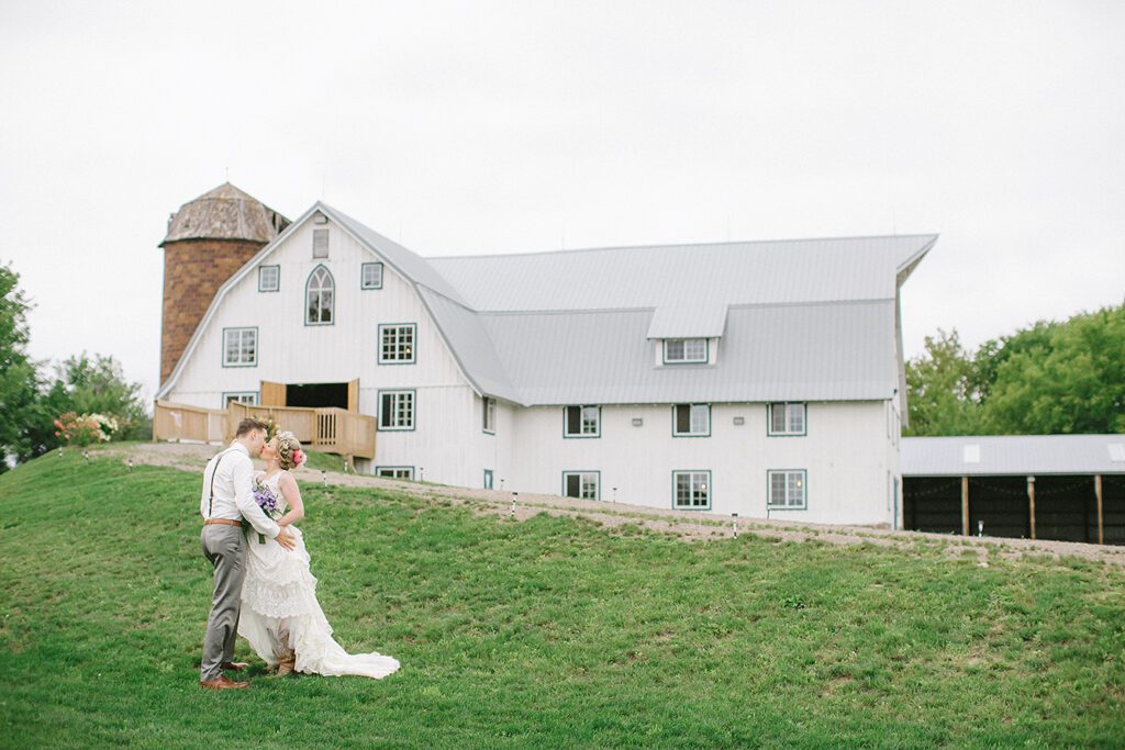 The 5 Best Minnesota Barn Wedding Venues - JM Photography