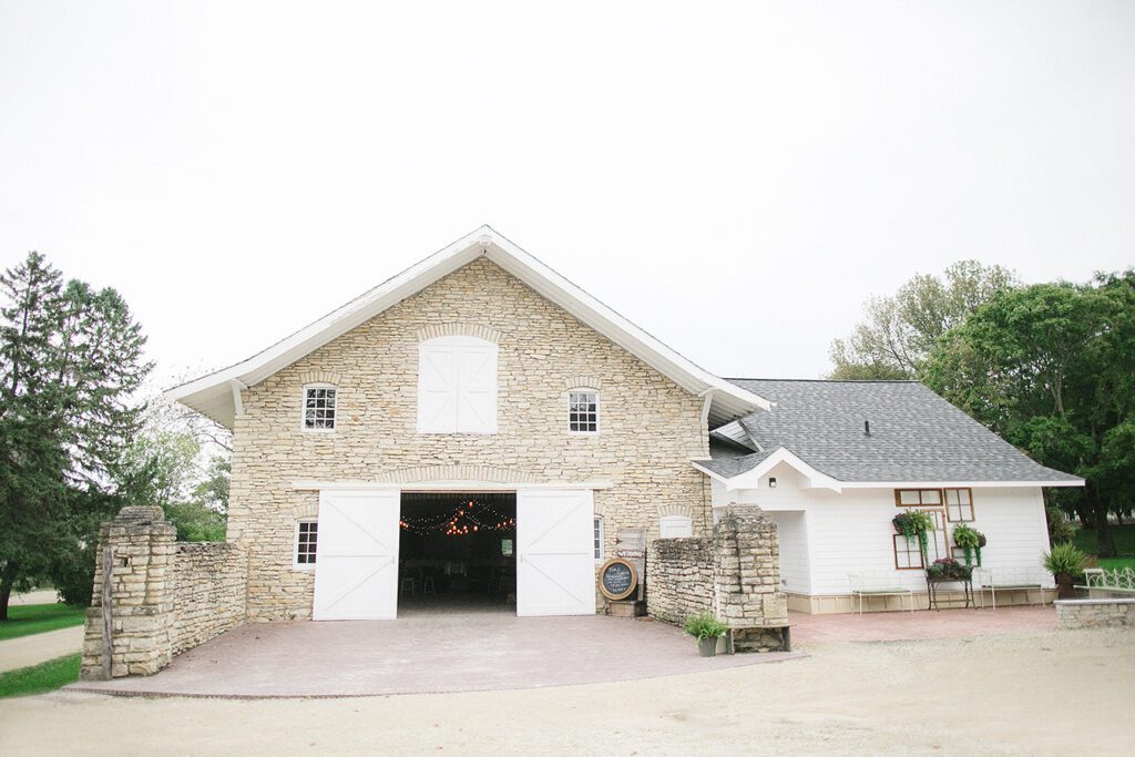 The 5 Best Minnesota Barn Wedding Venues - JM Photography